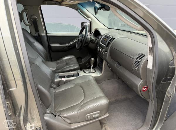 Pelēks Nissan Pathfinder 2006 Viļņa, ar dzinēja tilpumu 2.50 L un nobraukumu 360 tūkst. km par 2750 €, foto 10 vietnē AUTOMOTO.COM.LV