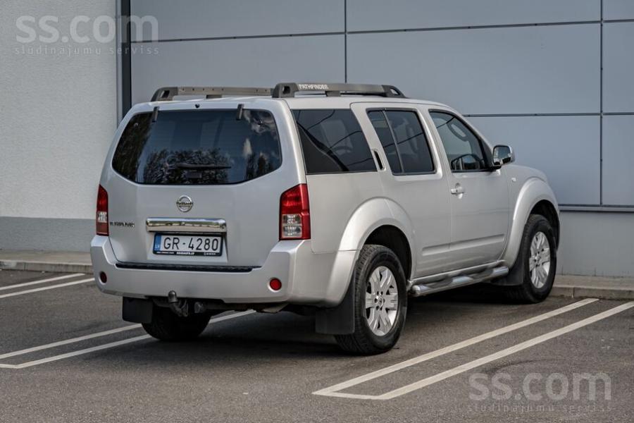 Grey Nissan Pathfinder 2007 in Riga, with an engine capacity of 2.50 L and mileage of 0 thousand km for 5990 €, photo 4 on AUTOMOTO.COM.LV