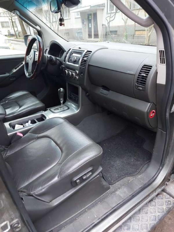 Grey Nissan Pathfinder 2007 in Vilnius, with an engine capacity of 2.50 L and mileage of 256 thousand km for 4600 €, photo 7 on AUTOMOTO.COM.LV