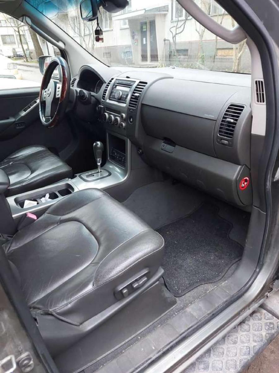 Grey Nissan Pathfinder 2007 in Vilnius, with an engine capacity of 2.50 L and mileage of 256 thousand km for 4600 €, photo 7 on AUTOMOTO.COM.LV