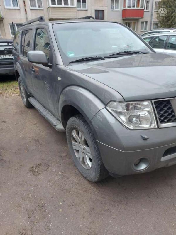 Grey Nissan Pathfinder 2007 in Vilnius, with an engine capacity of 2.50 L and mileage of 256 thousand km for 4600 €, photo 8 on AUTOMOTO.COM.LV
