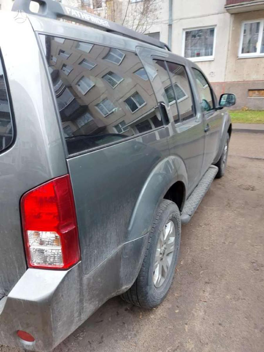 Grey Nissan Pathfinder 2007 in Vilnius, with an engine capacity of 2.50 L and mileage of 256 thousand km for 4600 €, photo 11 on AUTOMOTO.COM.LV