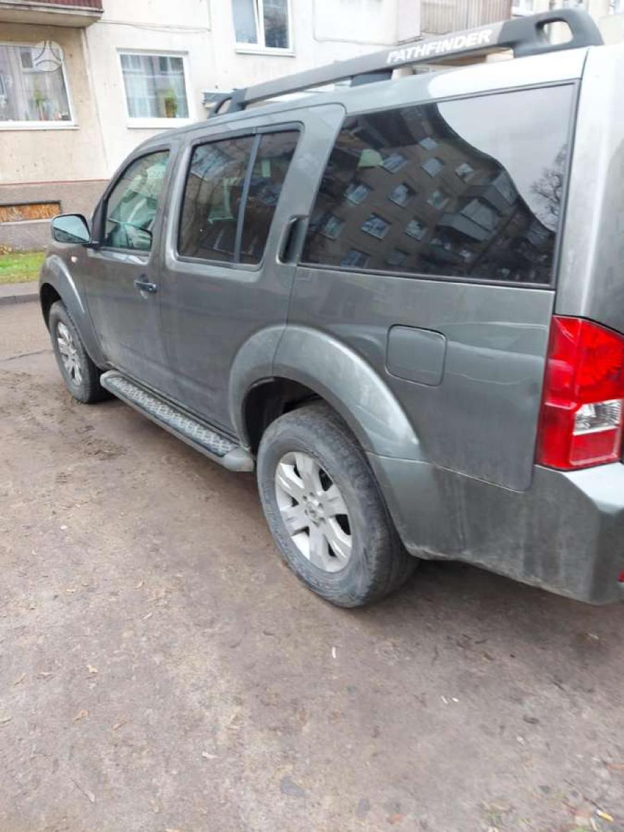 Grey Nissan Pathfinder 2007 in Vilnius, with an engine capacity of 2.50 L and mileage of 256 thousand km for 4600 €, photo 13 on AUTOMOTO.COM.LV