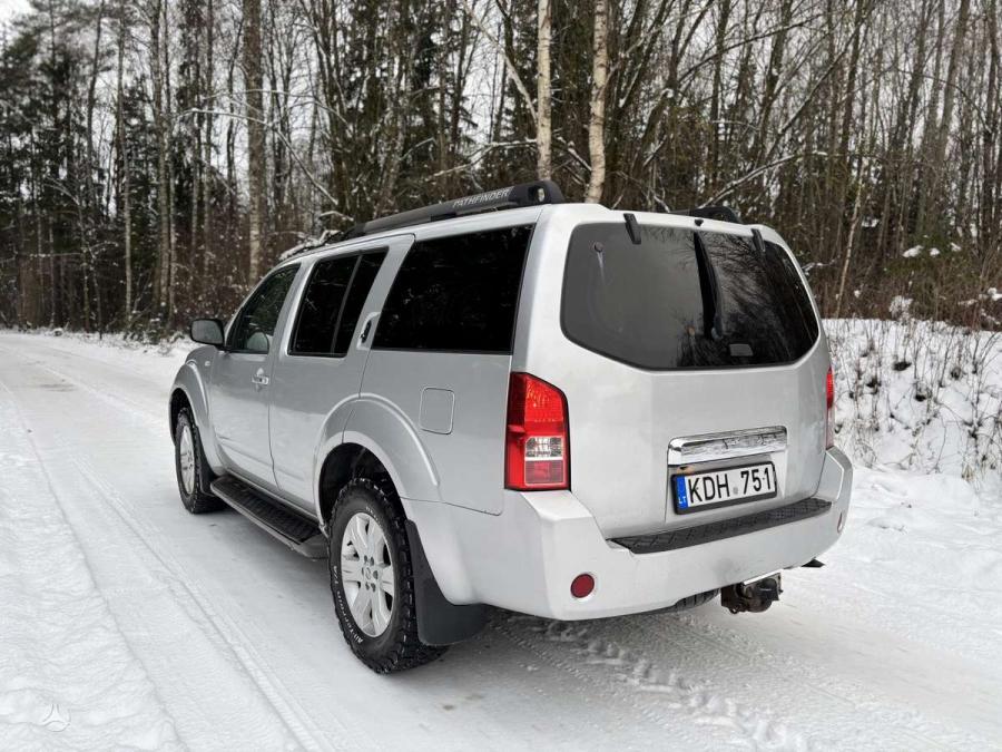 Pelēks Nissan Pathfinder 2007 Mažeikiai, ar dzinēja tilpumu 2.49 L un nobraukumu 320 tūkst. km par 2950 €, foto 10 vietnē AUTOMOTO.COM.LV