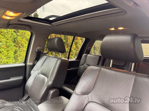 Grey Nissan Pathfinder 2007 in Tallinn, with an engine capacity of 2.50 L and mileage of 378 thousand km for 3950 €, photo 7 on AUTOMOTO.COM.LV