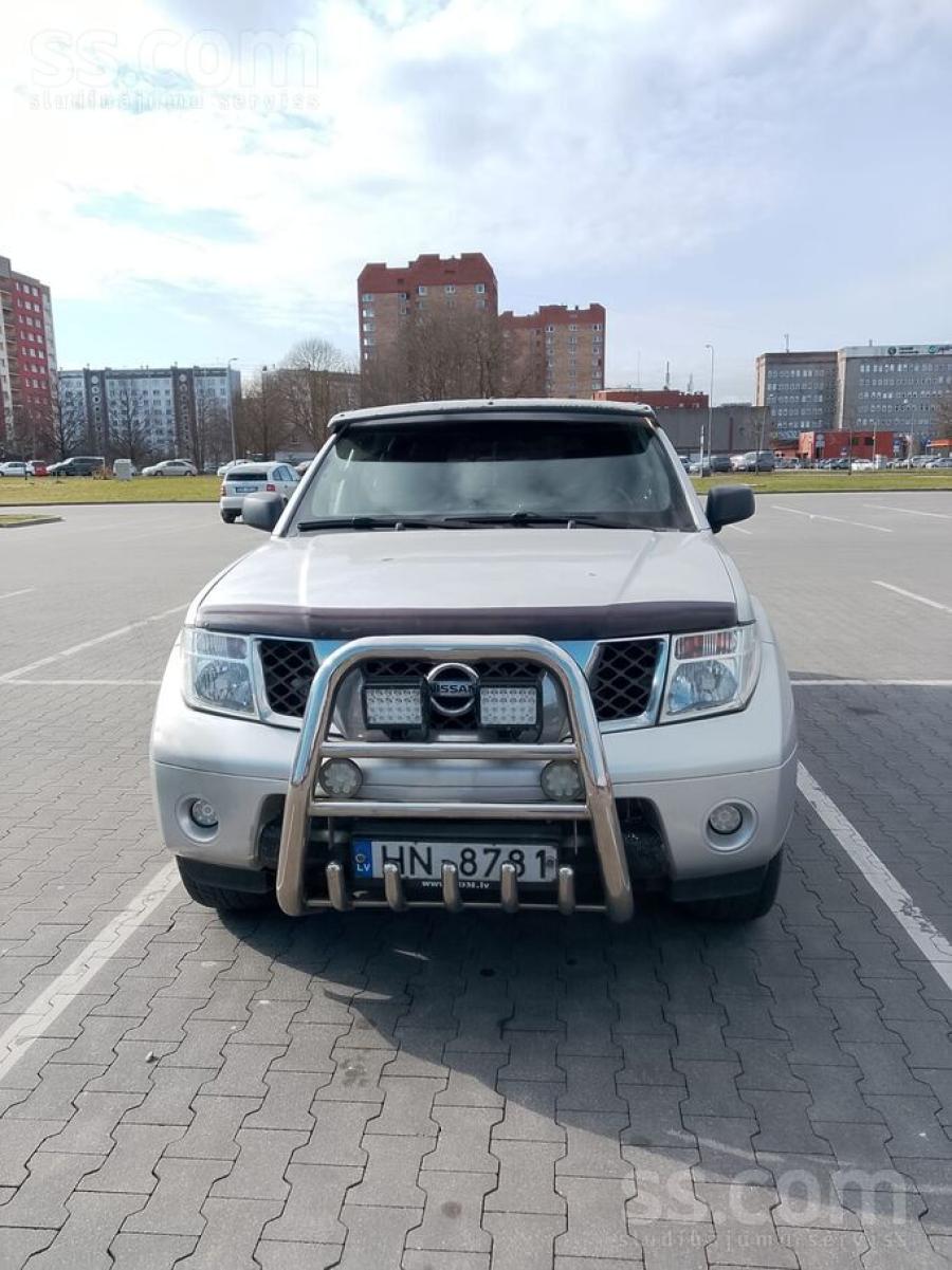 Grey Nissan Pathfinder 2007 in Riga, with an engine capacity of 2.50 L and mileage of 421 thousand km for 3999 €, photo 4 on AUTOMOTO.COM.LV