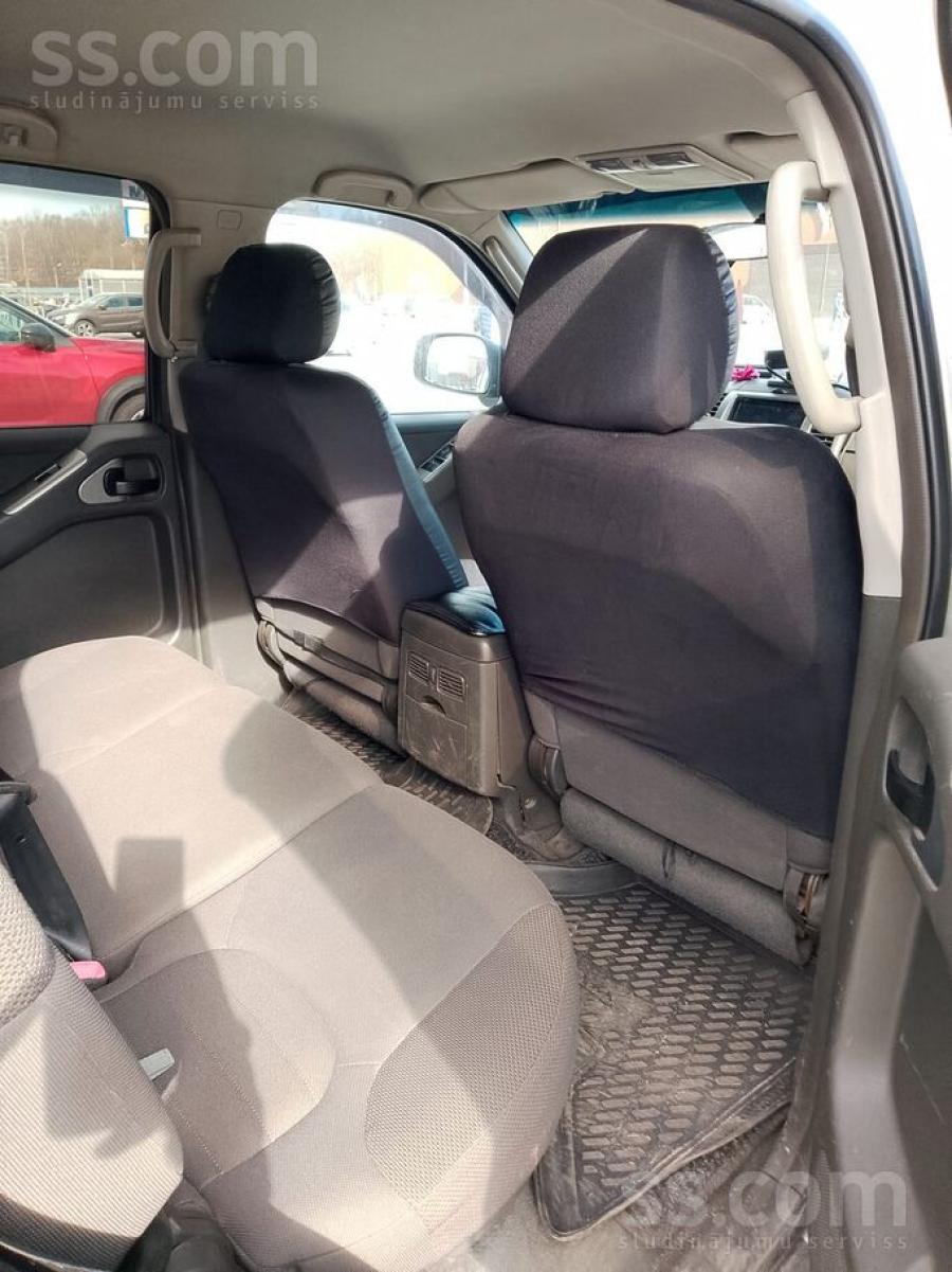 Grey Nissan Pathfinder 2007 in Riga, with an engine capacity of 2.50 L and mileage of 421 thousand km for 3999 €, photo 7 on AUTOMOTO.COM.LV
