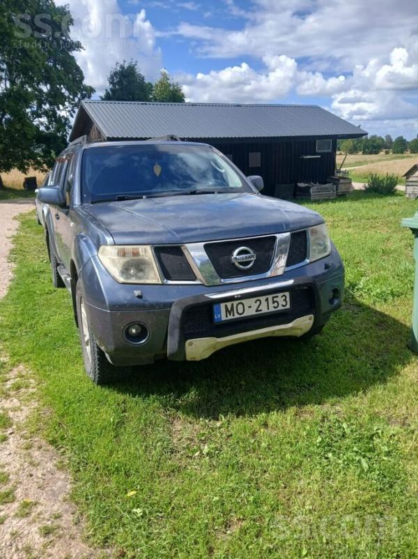 Grey Nissan Pathfinder 2007 in Valka, with an engine capacity of 2.50 L and mileage of 473 thousand km for 2500 €, photo 4 on AUTOMOTO.COM.LV