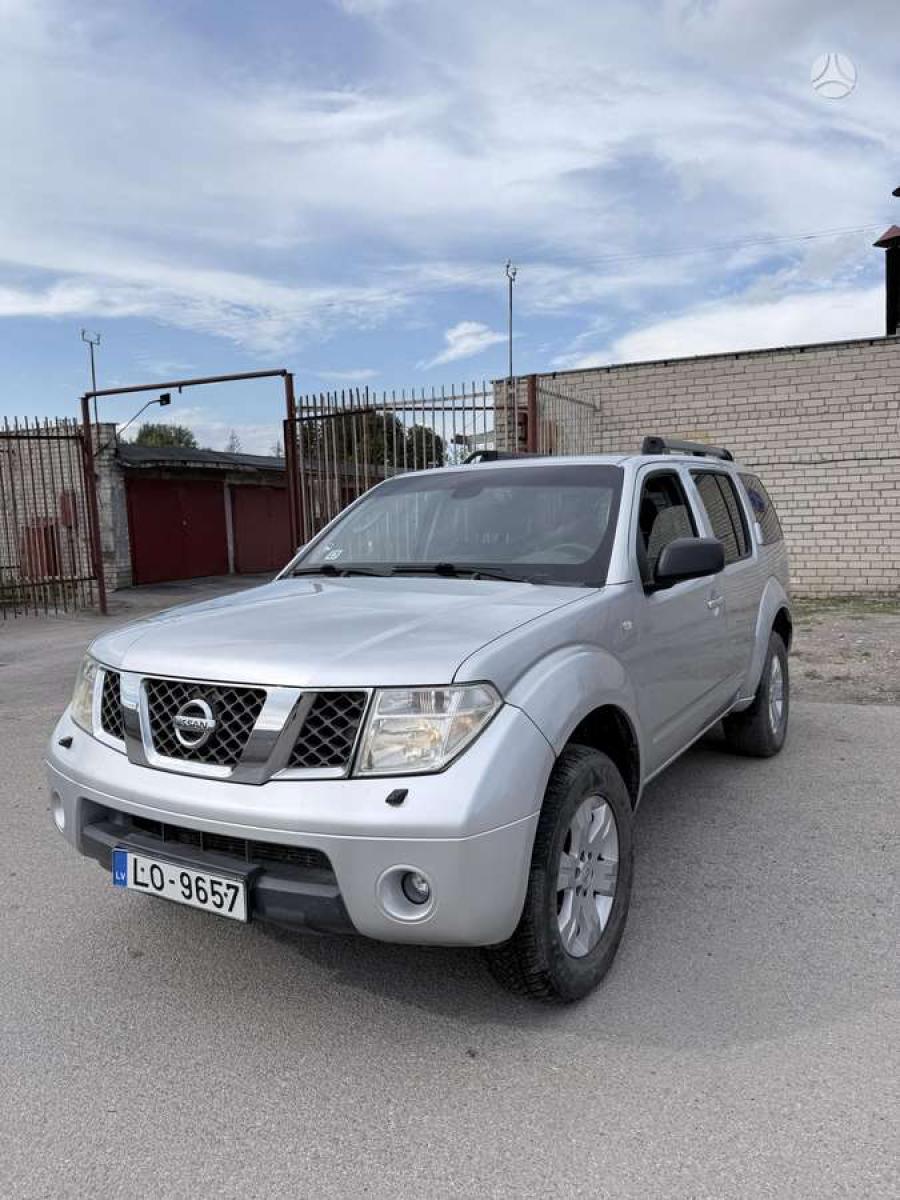 Grey Nissan Pathfinder 2007 in Kaunas, with an engine capacity of 2.49 L and mileage of 256 thousand km for 3700 €, photo 1 on AUTOMOTO.COM.LV