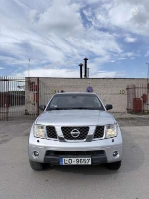 Grey Nissan Pathfinder 2007 in Kaunas, with an engine capacity of 2.49 L and mileage of 256 thousand km for 3700 €, photo 3 on AUTOMOTO.COM.LV
