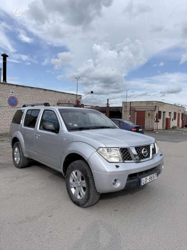 Pelēks Nissan Pathfinder 2007 Kauņa, ar dzinēja tilpumu 2.49 L un nobraukumu 256 tūkst. km par 3700 €, foto 4 vietnē AUTOMOTO.COM.LV