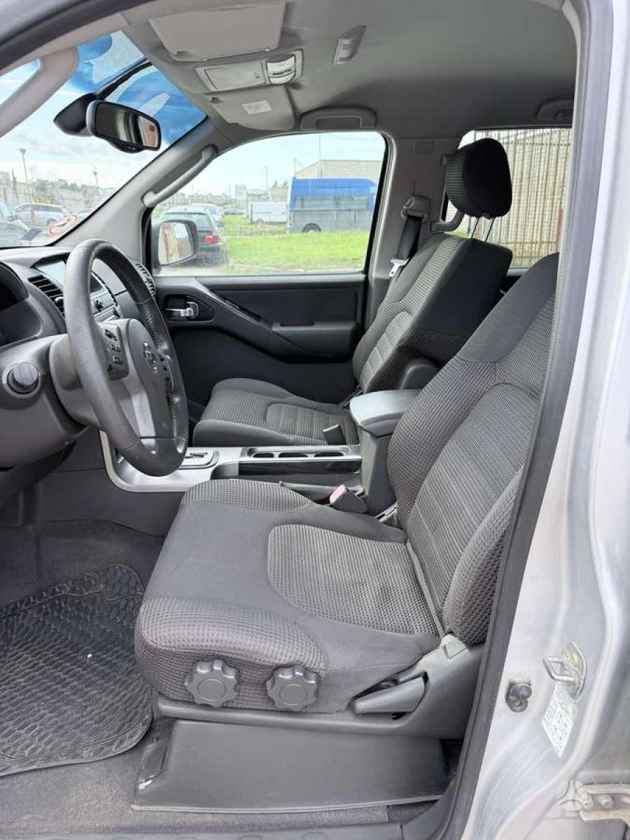 Grey Nissan Pathfinder 2007 in Kaunas, with an engine capacity of 2.49 L and mileage of 256 thousand km for 3700 €, photo 7 on AUTOMOTO.COM.LV