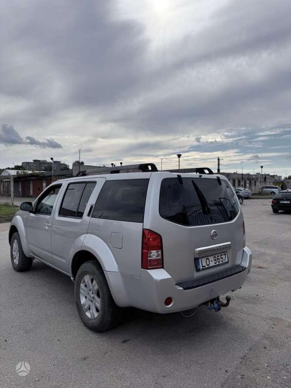 Pelēks Nissan Pathfinder 2007 Kauņa, ar dzinēja tilpumu 2.49 L un nobraukumu 256 tūkst. km par 3700 €, foto 11 vietnē AUTOMOTO.COM.LV
