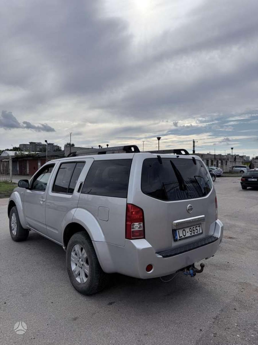 Grey Nissan Pathfinder 2007 in Kaunas, with an engine capacity of 2.49 L and mileage of 256 thousand km for 3700 €, photo 11 on AUTOMOTO.COM.LV