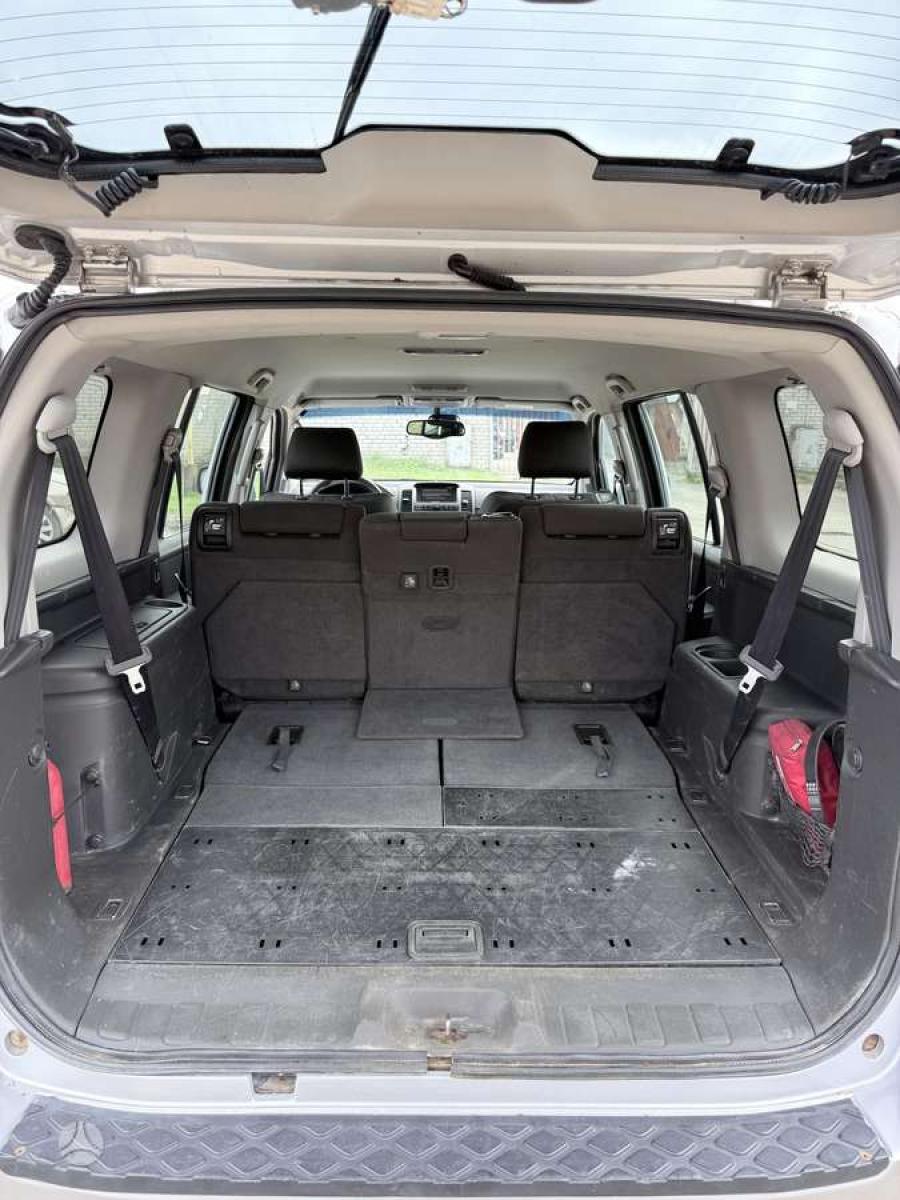 Grey Nissan Pathfinder 2007 in Kaunas, with an engine capacity of 2.49 L and mileage of 256 thousand km for 3700 €, photo 13 on AUTOMOTO.COM.LV