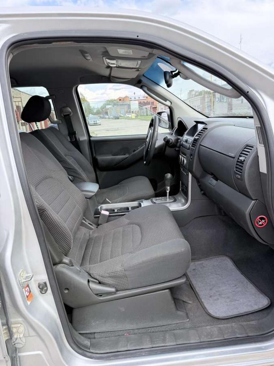 Grey Nissan Pathfinder 2007 in Kaunas, with an engine capacity of 2.49 L and mileage of 256 thousand km for 3700 €, photo 16 on AUTOMOTO.COM.LV