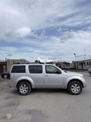 Grey Nissan Pathfinder 2007 in Kaunas, with an engine capacity of 2.49 L and mileage of 256 thousand km for 3700 €, photo 17 on AUTOMOTO.COM.LV