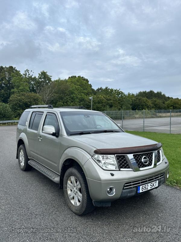 Pelēks Nissan Pathfinder 2007 Mardu, ar dzinēja tilpumu 2.50 L un nobraukumu 238 tūkst. km par 6000 €, foto 4 vietnē AUTOMOTO.COM.LV