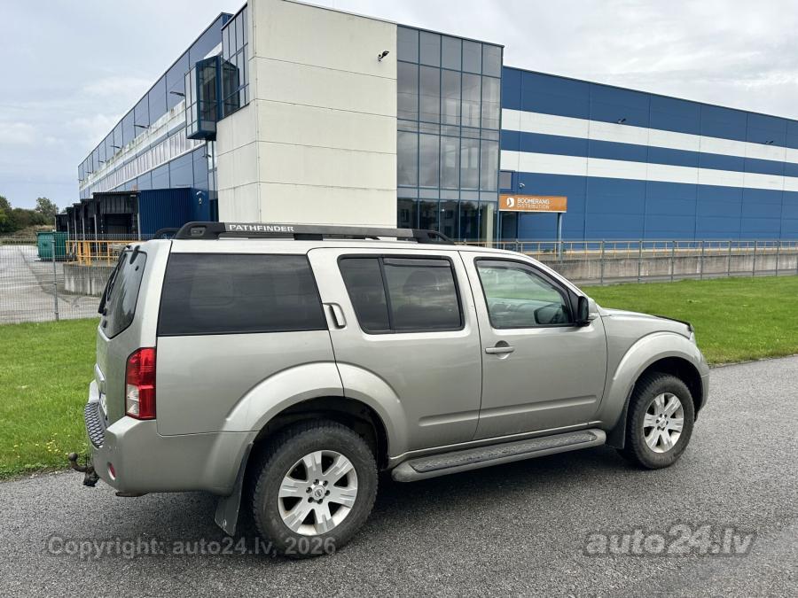 Pelēks Nissan Pathfinder 2007 Mardu, ar dzinēja tilpumu 2.50 L un nobraukumu 238 tūkst. km par 6000 €, foto 5 vietnē AUTOMOTO.COM.LV