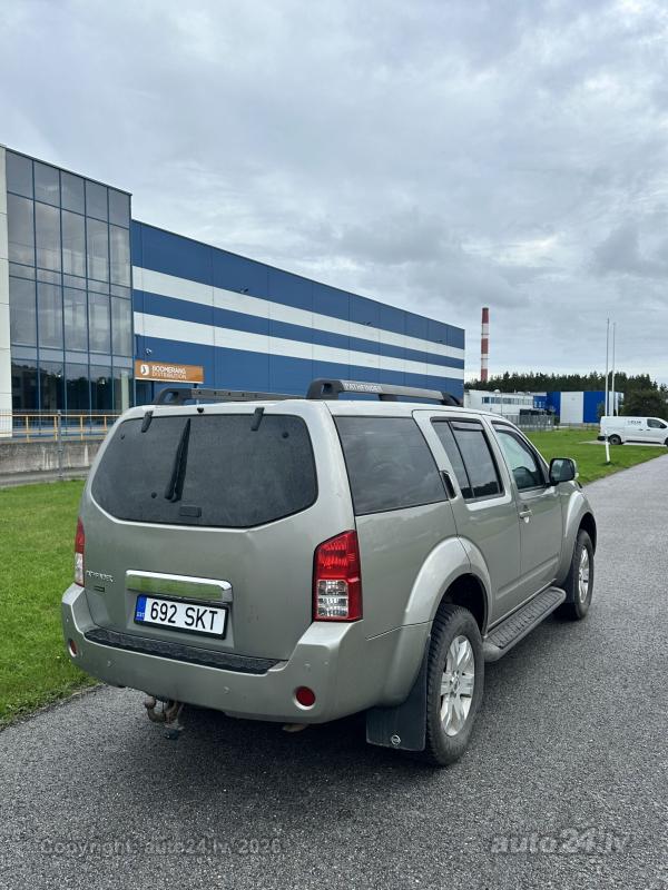 Pelēks Nissan Pathfinder 2007 Mardu, ar dzinēja tilpumu 2.50 L un nobraukumu 238 tūkst. km par 6000 €, foto 6 vietnē AUTOMOTO.COM.LV
