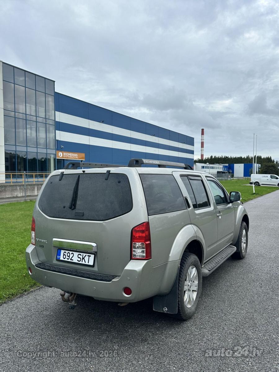 Pelēks Nissan Pathfinder 2007 Mardu, ar dzinēja tilpumu 2.50 L un nobraukumu 238 tūkst. km par 6000 €, foto 6 vietnē AUTOMOTO.COM.LV
