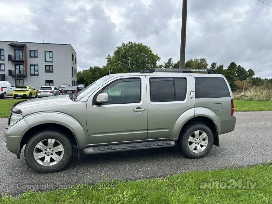 Pelēks Nissan Pathfinder 2007 Mardu, ar dzinēja tilpumu 2.50 L un nobraukumu 238 tūkst. km par 6000 €, foto 8 vietnē AUTOMOTO.COM.LV