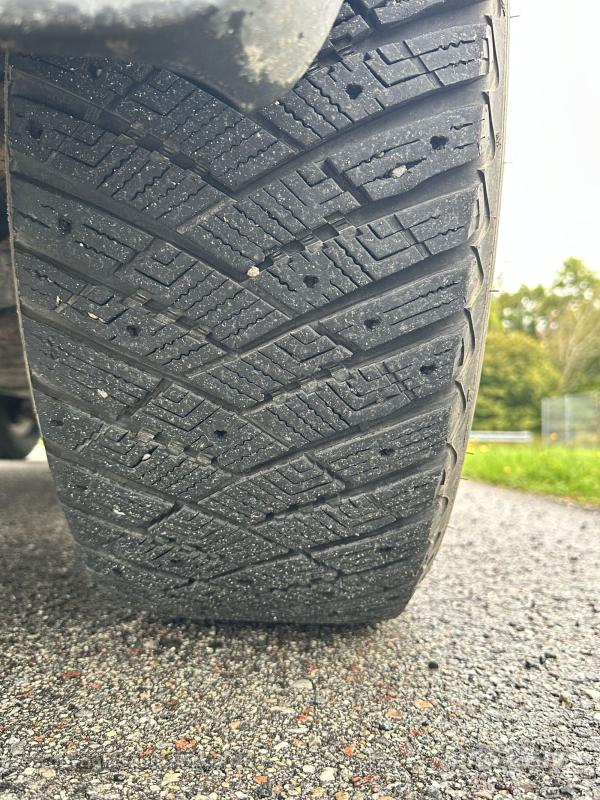 Pelēks Nissan Pathfinder 2007 Mardu, ar dzinēja tilpumu 2.50 L un nobraukumu 238 tūkst. km par 6000 €, foto 9 vietnē AUTOMOTO.COM.LV
