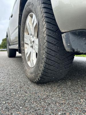 Pelēks Nissan Pathfinder 2007 Mardu, ar dzinēja tilpumu 2.50 L un nobraukumu 238 tūkst. km par 6000 €, foto 10 vietnē AUTOMOTO.COM.LV