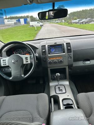 Pelēks Nissan Pathfinder 2007 Mardu, ar dzinēja tilpumu 2.50 L un nobraukumu 238 tūkst. km par 6000 €, foto 13 vietnē AUTOMOTO.COM.LV