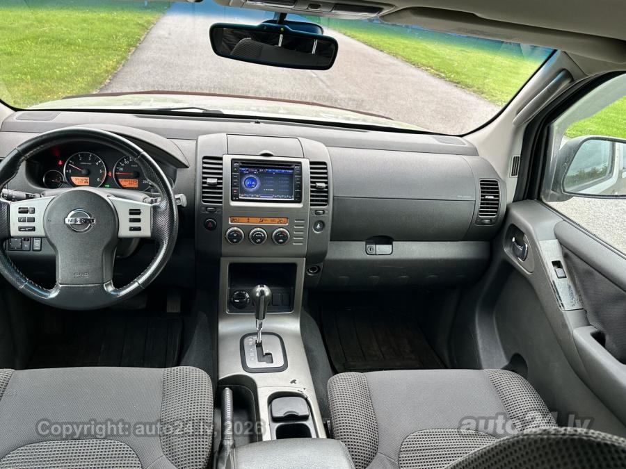 Pelēks Nissan Pathfinder 2007 Mardu, ar dzinēja tilpumu 2.50 L un nobraukumu 238 tūkst. km par 6000 €, foto 14 vietnē AUTOMOTO.COM.LV