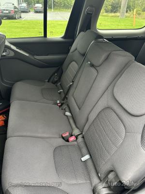 Pelēks Nissan Pathfinder 2007 Mardu, ar dzinēja tilpumu 2.50 L un nobraukumu 238 tūkst. km par 6000 €, foto 15 vietnē AUTOMOTO.COM.LV