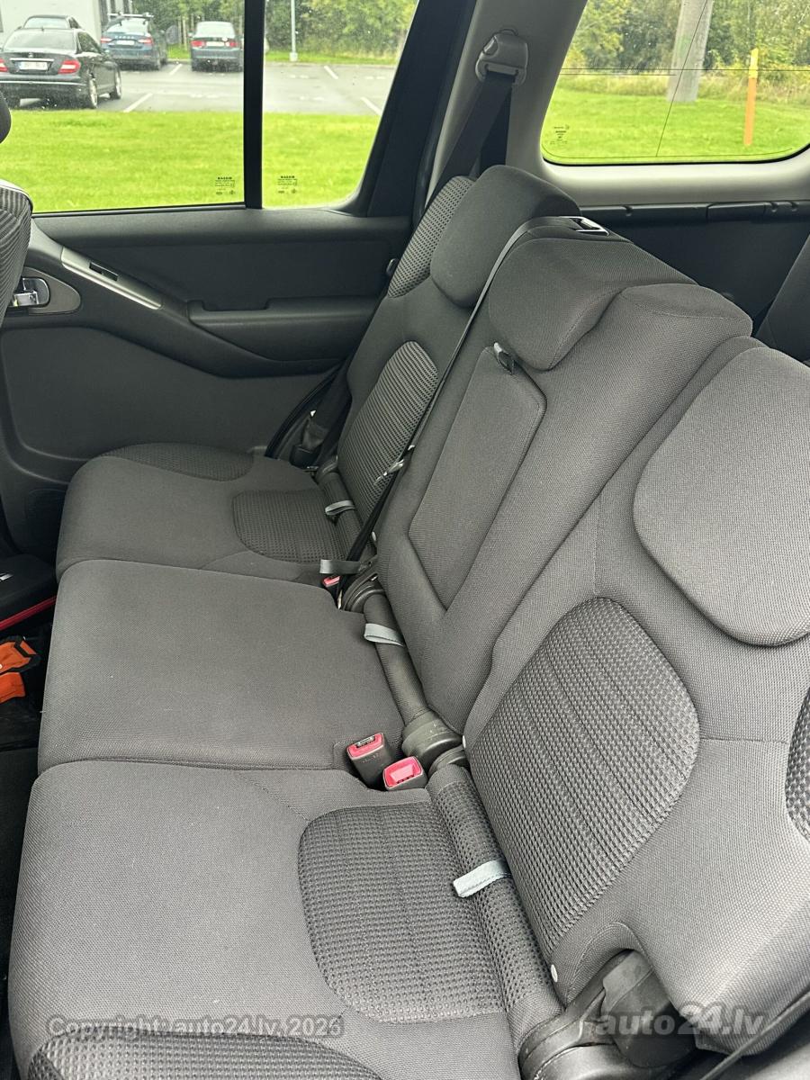 Pelēks Nissan Pathfinder 2007 Mardu, ar dzinēja tilpumu 2.50 L un nobraukumu 238 tūkst. km par 6000 €, foto 15 vietnē AUTOMOTO.COM.LV