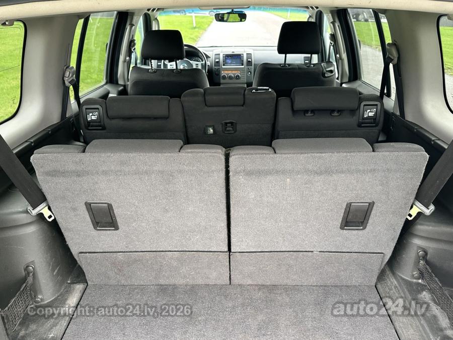 Pelēks Nissan Pathfinder 2007 Mardu, ar dzinēja tilpumu 2.50 L un nobraukumu 238 tūkst. km par 6000 €, foto 17 vietnē AUTOMOTO.COM.LV