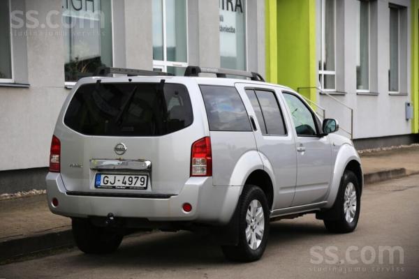 Pelēks Nissan Pathfinder 2007 Rīga, ar dzinēja tilpumu 2.50 L un nobraukumu 372 tūkst. km par 3695 €, foto 7 vietnē AUTOMOTO.COM.LV