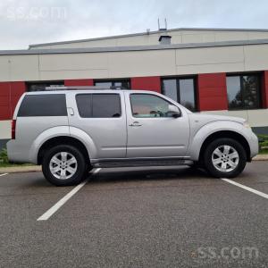 Grey Nissan Pathfinder 2007 in Riga, with an engine capacity of 2.50 L and mileage of 230 thousand km for 5900 €, photo 8 on AUTOMOTO.COM.LV