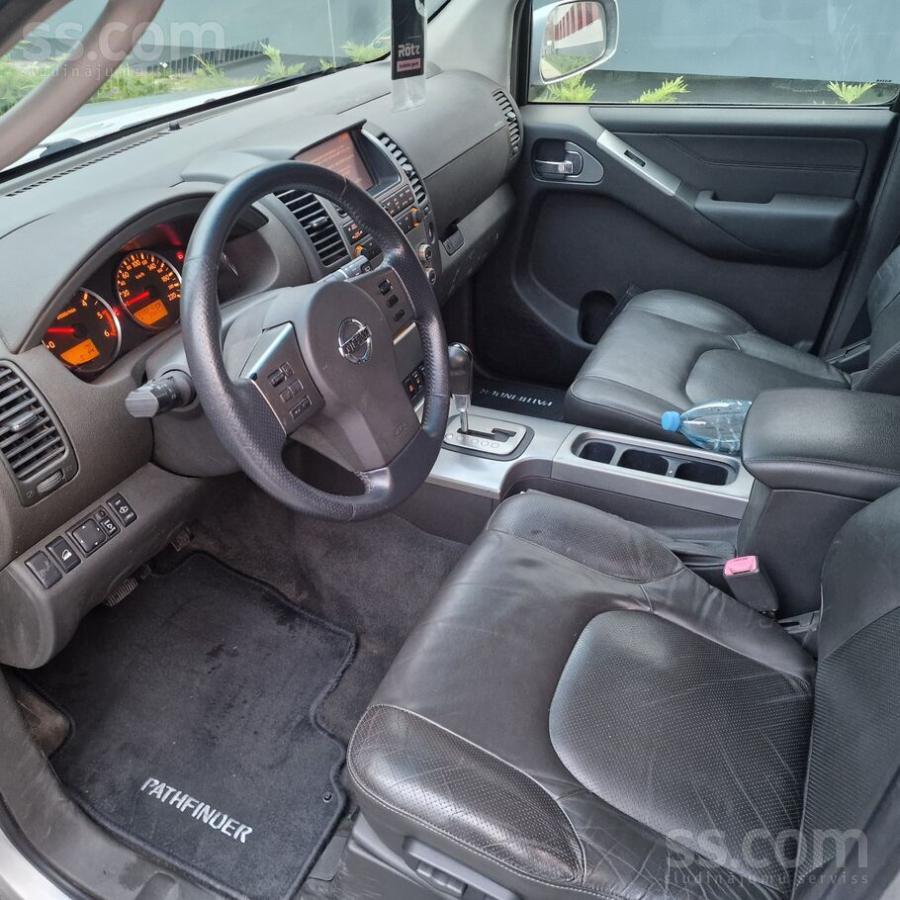 Grey Nissan Pathfinder 2007 in Riga, with an engine capacity of 2.50 L and mileage of 230 thousand km for 5900 €, photo 9 on AUTOMOTO.COM.LV