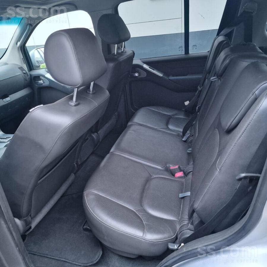 Grey Nissan Pathfinder 2007 in Riga, with an engine capacity of 2.50 L and mileage of 230 thousand km for 5900 €, photo 10 on AUTOMOTO.COM.LV