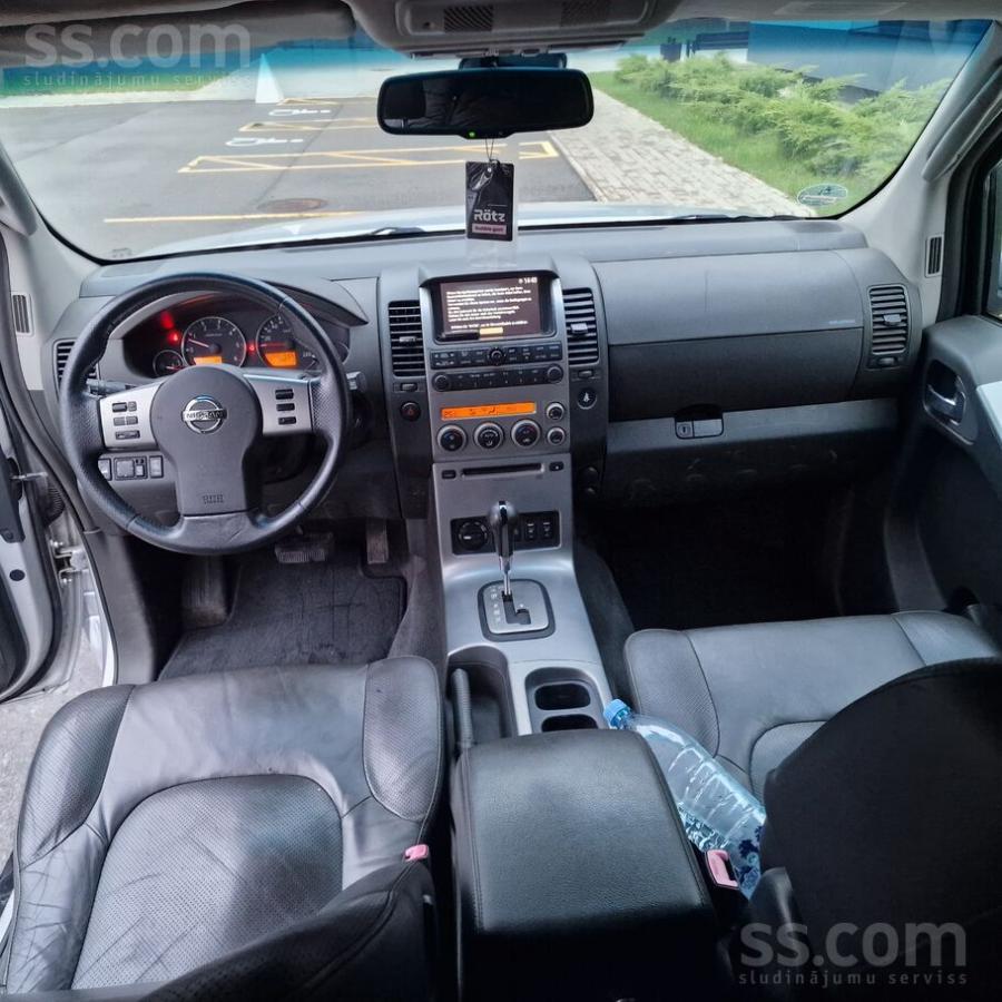 Grey Nissan Pathfinder 2007 in Riga, with an engine capacity of 2.50 L and mileage of 230 thousand km for 5900 €, photo 12 on AUTOMOTO.COM.LV
