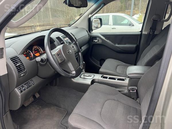 Grey Nissan Pathfinder 2008 in Cesis, with an engine capacity of 2.50 L and mileage of 228 thousand km for 10500 €, photo 7 on AUTOMOTO.COM.LV