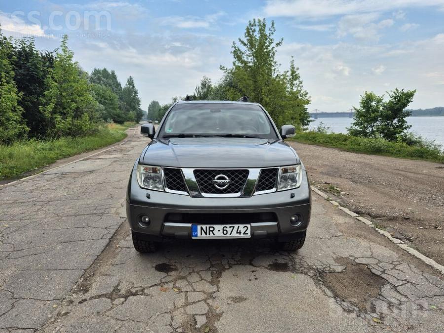 Grey Nissan Pathfinder 2008 in Riga, with an engine capacity of 2.50 L and mileage of 273 thousand km for 5500 €, photo 1 on AUTOMOTO.COM.LV