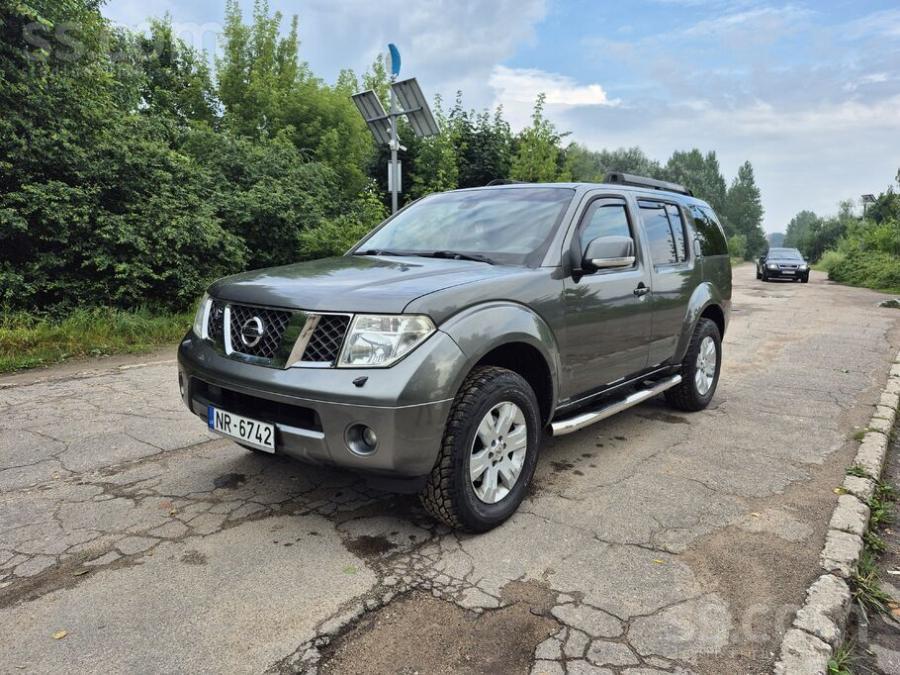 Grey Nissan Pathfinder 2008 in Riga, with an engine capacity of 2.50 L and mileage of 273 thousand km for 5500 €, photo 2 on AUTOMOTO.COM.LV