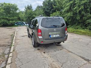 Grey Nissan Pathfinder 2008 in Riga, with an engine capacity of 2.50 L and mileage of 273 thousand km for 5500 €, photo 3 on AUTOMOTO.COM.LV