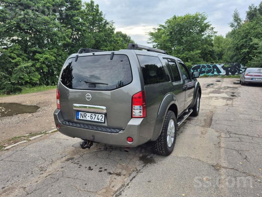 Grey Nissan Pathfinder 2008 in Riga, with an engine capacity of 2.50 L and mileage of 273 thousand km for 5500 €, photo 4 on AUTOMOTO.COM.LV