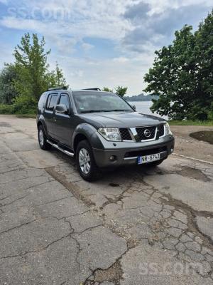 Grey Nissan Pathfinder 2008 in Riga, with an engine capacity of 2.50 L and mileage of 273 thousand km for 5500 €, photo 7 on AUTOMOTO.COM.LV