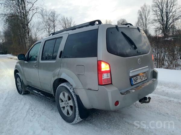 Grey Nissan Pathfinder 2008 in Riga, with an engine capacity of 2.50 L and mileage of 258 thousand km for 3490 €, photo 2 on AUTOMOTO.COM.LV