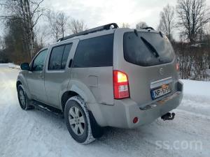 Grey Nissan Pathfinder 2008 in Riga, with an engine capacity of 2.50 L and mileage of 258 thousand km for 3490 €, photo 2 on AUTOMOTO.COM.LV
