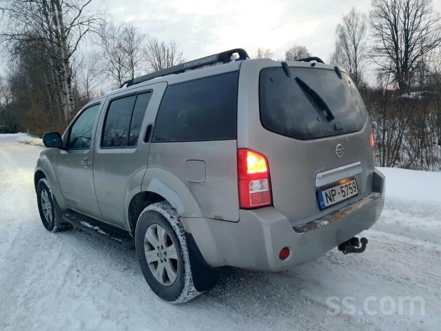 Grey Nissan Pathfinder 2008 in Riga, with an engine capacity of 2.50 L and mileage of 258 thousand km for 3490 €, photo 2 on AUTOMOTO.COM.LV
