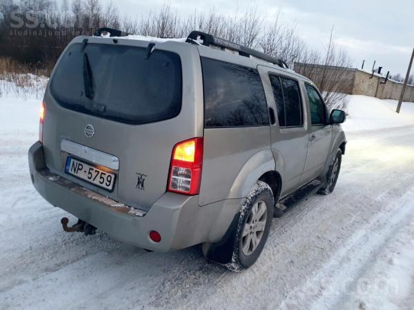 Grey Nissan Pathfinder 2008 in Riga, with an engine capacity of 2.50 L and mileage of 258 thousand km for 3490 €, photo 3 on AUTOMOTO.COM.LV