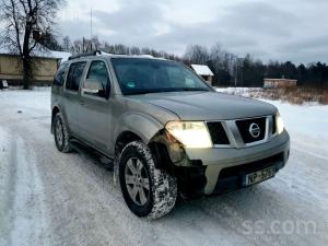 Grey Nissan Pathfinder 2008 in Riga, with an engine capacity of 2.50 L and mileage of 258 thousand km for 3490 €, photo 4 on AUTOMOTO.COM.LV