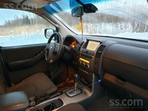 Grey Nissan Pathfinder 2008 in Riga, with an engine capacity of 2.50 L and mileage of 258 thousand km for 3490 €, photo 7 on AUTOMOTO.COM.LV